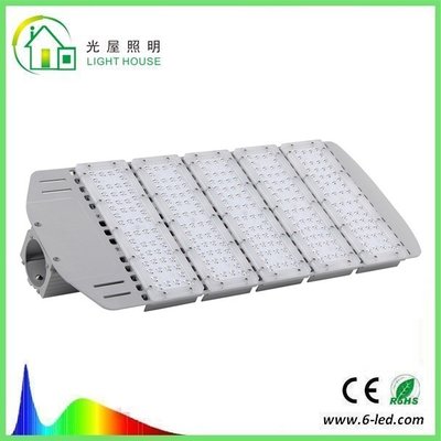 Energy Saving Solar LED Street Light IP66 200W For Highway , 5 Years Warranty