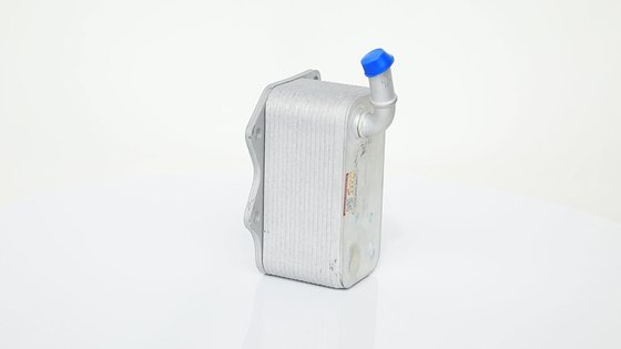 06D117021C Audi Car Engine Parts Car Oil Radiator High Quality Engine Oil Cooler Assemblyfor Audi A6 supplier