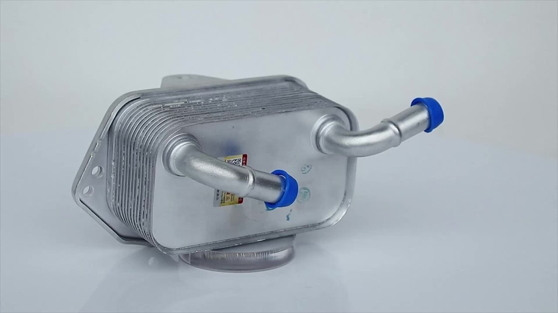 06E117021L Car Cooling System Engine Oil Cooler Aluminum Oil Cooling Radiator For Audi A4 Volkswagen Touareg supplier