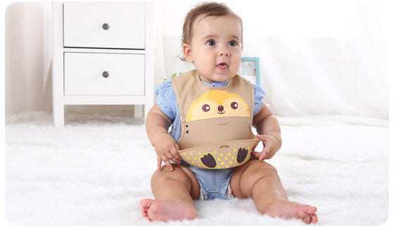 Sustainable HOT Animal Cartoon Cute And Easy To Clean Heat Resistant Silicone Baby Bib Set