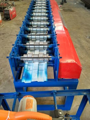 Agent price High precision automatic shutter door rolling forming machine