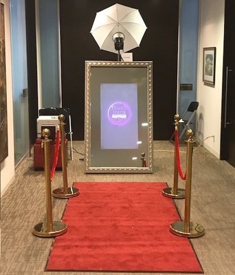 Competitive Factory Price Touch Screen Selfie Magic Mirror Photo Booth