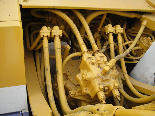 Japan excavator pc200-5,also pc60,pc120,pc200-6,pc200-7,pc200-8,pc220-6 komatsu excavator construction supplier