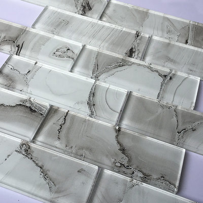 Het multi Gekleurde Glasmozaïek betegelt Waterdichte, Binnen het Decortegels van de Keukenmuur