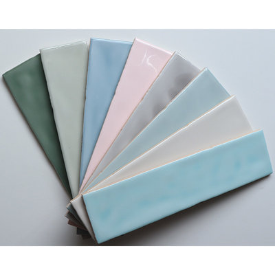 Met de hand gemaakte Golvende Ceramische de Muurtegel 7mm van de Randbadkamers Dikte Lichtrose Kleur
