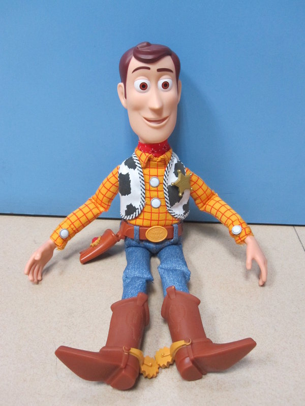 La peluche di conversazione del fumetto di Disney gioca Pixar Toy Story che parla le action figure di Woody dello sceriffo
