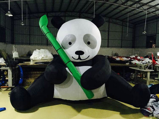 Produit gonflable noir et blanc de figurines de panda de la publicité de Coustom pour la décoration