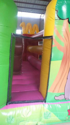 Château coloré par jeux gonflables drôles ignifuges de sports pour le jeu d'enfants