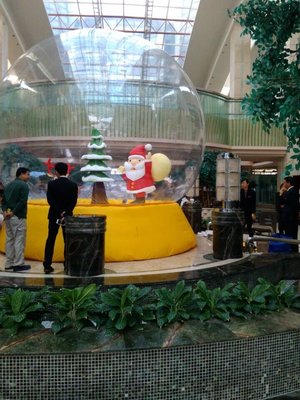 Boule de cristal décorative de la publicité de Noël gonflable clair fait sur commande de produits