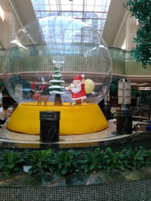 Boule de cristal décorative de la publicité de Noël gonflable clair fait sur commande de produits