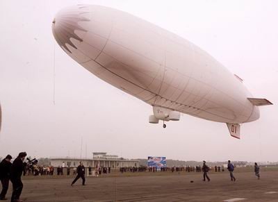 Size15meters remote control distance of 800 meters 1.5 hours continuous time of remote control airship Used in advertis