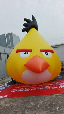 Bande dessinée colorée de haut de 5 mètres Angry Birds gonflable modèle gonflable pour l'exposition