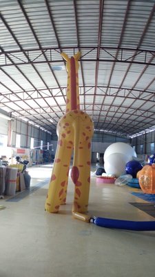 Excellent épluchage de grand jouet gonflable de girafe avec l'impression en soie pour le supermarché