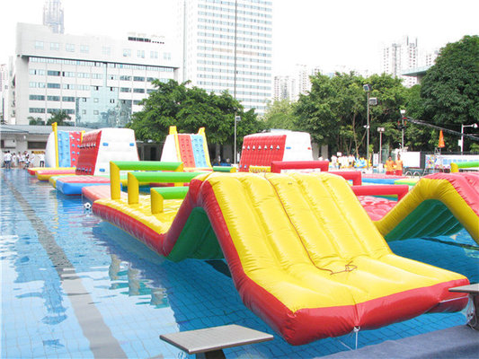 Bâche gonflable rouge/bleue durable de PVC du parc aquatique 0.9mm pour le divertissement