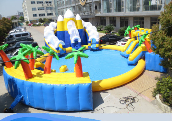 Parc aquatique gonflable géant de grand cadre avec larme s'élevante de mur de piscine de glissière l'anti