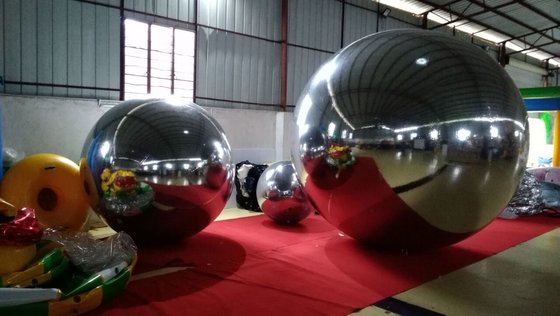 Le PVC argentent la boule gonflable réfléchissante de miroir de miroir pour le coin et la place et la plaza d'entreprise