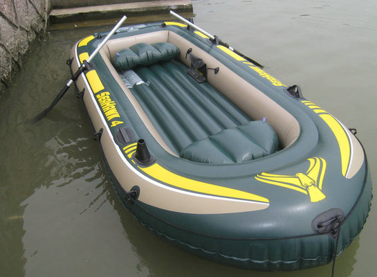 Offre gonflable olympique colorée de bateau de pêche de PVC pour des jeux de l'eau