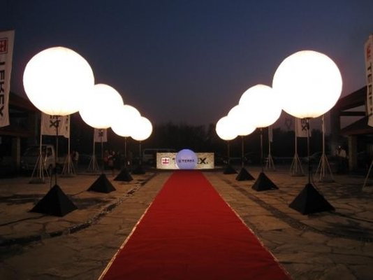 2014 produits nouveaux marchant annonçant le ballon/boule gonflables de sac à dos de LED