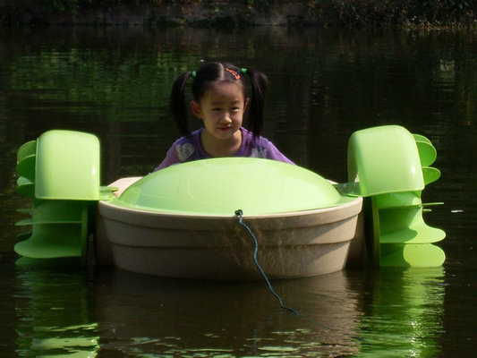 Green Inflatable Water Toys Aquatic Amusement Kids Hand Power Paddle Boat