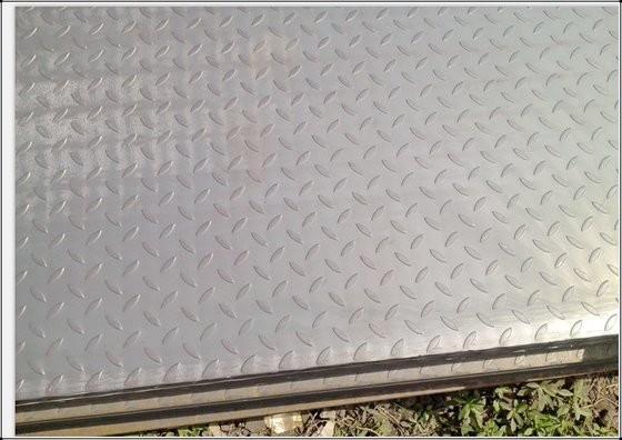 Embossed Tread S235J2 Checkered Steel Plate for Residential Elevator / Stairways