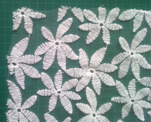 Cotton embroidered mesh water soluble lace fabric , flower pattern for Formal dress