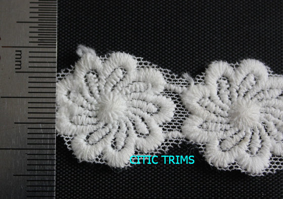 Cotton Embroidered Decorative Lace Trim 2.5cm Flower Pattern With Dyeing Color