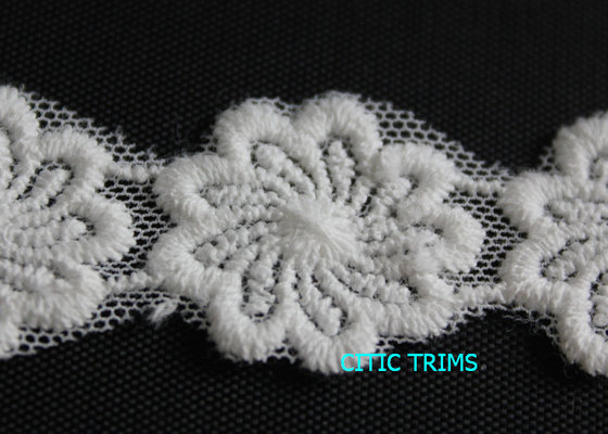 Cotton Embroidered Decorative Lace Trim 2.5cm Flower Pattern With Dyeing Color