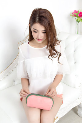 Customized pink travel cosmetic storage bag for short journey , small cosmetics case