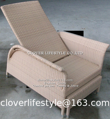 Flat wicker Sun bed flexible ottoman with table for Hotel, Garden and Beach by Clover Lifestyle Outdoor Furniture China