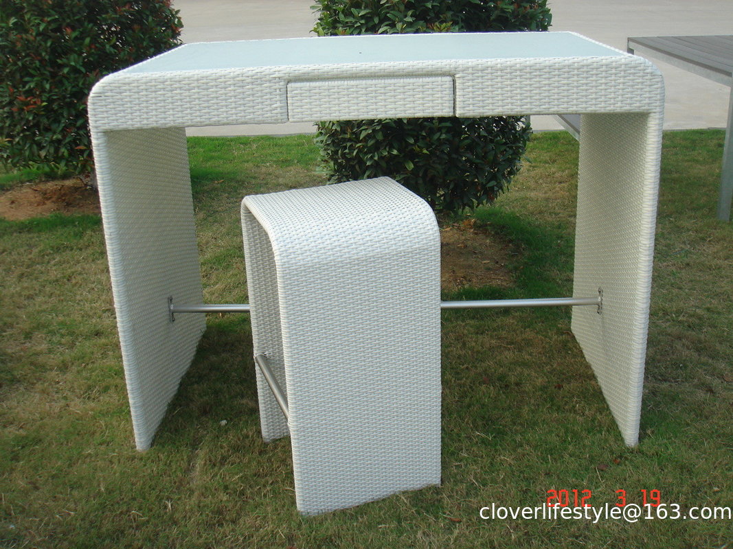 Bear flat wicker coffee table for Hotel, Garden and Beach by Clover Lifestyle Outdoor Furniture
