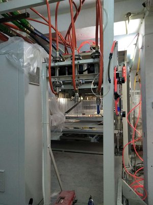 Horizontal automatic continuous foaming machine