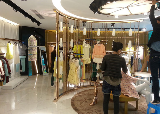 Non - Toxic Clothing Store EX Shop Display Furniture White Color ISO9000