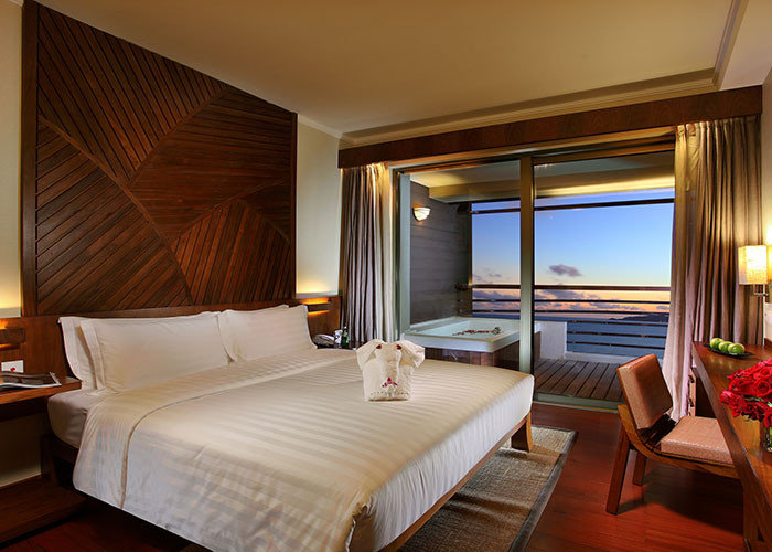 Luxury Island Resorts Hotel Room Furniture Teak Wood Finished Warm Color