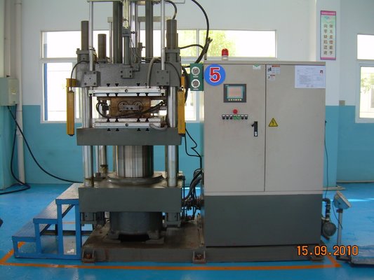 Línea de transmisión durable 11.5KV aislador 70KN con la horquilla y la lengua