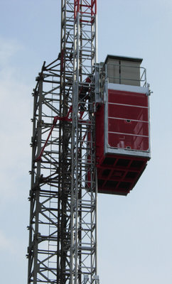 China Durable Single Cage Building Construction Material Hoist Lift High Speed supplier
