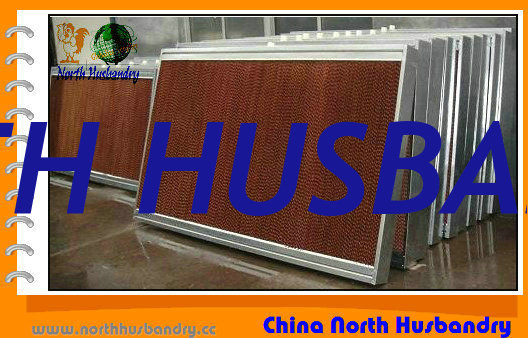 Automatic poultry evaporative cooling pad