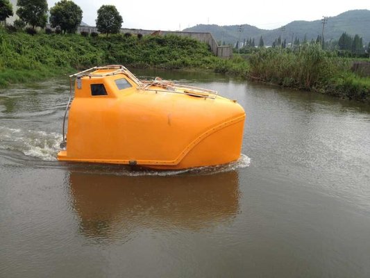 Totally enclosed rescue/life boat with 16 persons