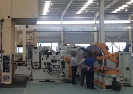 Air Cylinder Overall Offser Decoiler Straightener Feeder For Electrical Appliance Continuous Pressing Production