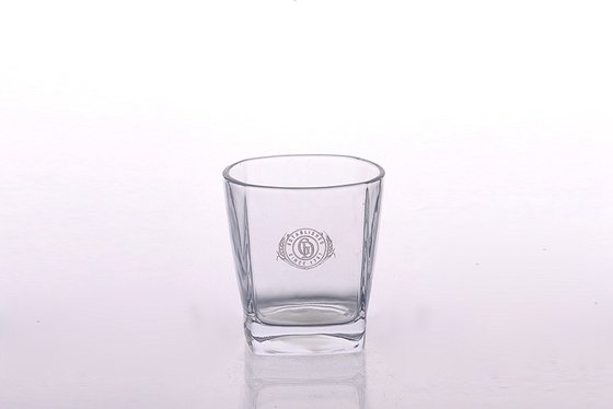Barware 水ガラスのタンブラーの無鉛正方形の石のウィスキー ガラス