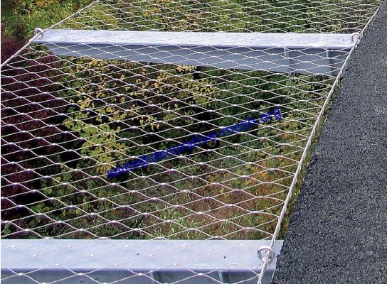  Top suspension method for  protection net