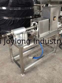 Pineapple Peeling And Decoring Machine / Juice Making Machinery