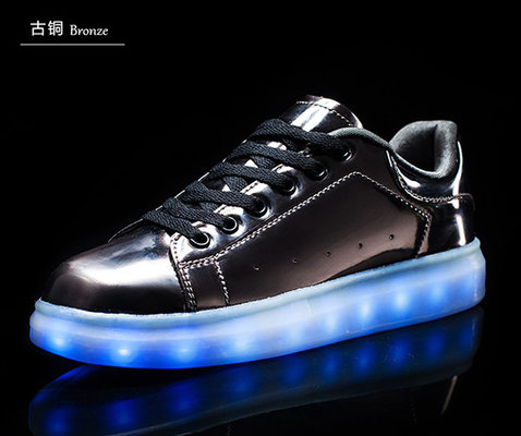 China Rainbow color flashing led shoes supplier