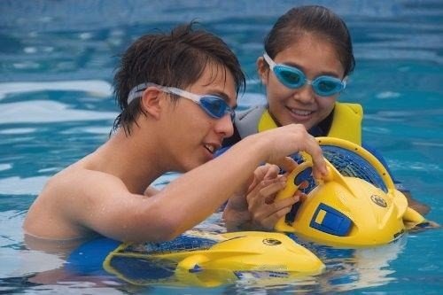 Eco Friendly Battery Powered Sea Scooter Underwater Propeller Toy Light Weight