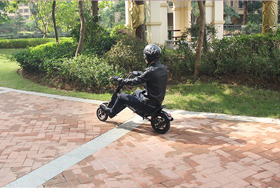 Super Cool Electric City Bike Aluminum Alloy LCD Light For Travel / Leisure
