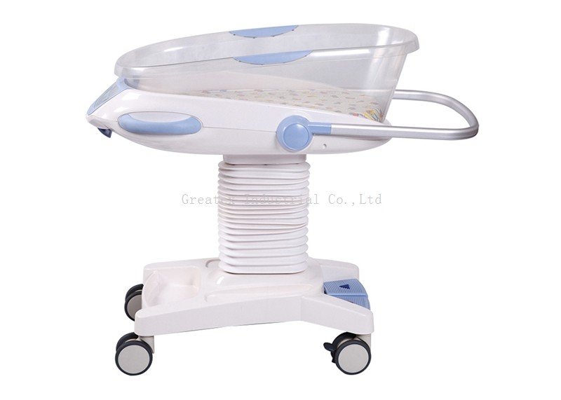 Comfortable Hospital Baby Bassinet Nursery Furniture With Mattress Weight Sacle