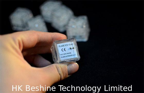 Water Sensor Diamond Blue Pink LED Ice Cubes / Lighted Ice Cubes For Drinks