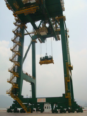electric hydraulic rotatary telescopic container spreader