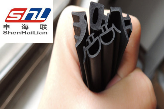 Extrusion Rubber Window Seals Gaskets Anti - Ozone , Window Wedge Seal