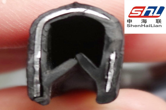 Custom PVC Extrusion Profiles Sound And Heat Insulation With Metal Clip