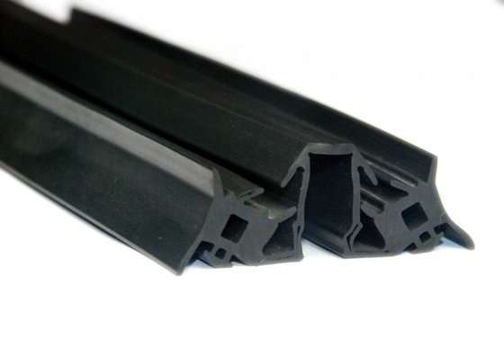 EPDM Solid Seal , Extruded Rubber Seal Excellent weather resistance